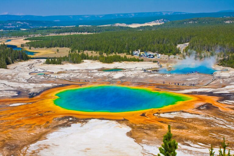 Where to Stay in Yellowstone: 10 Best Areas - The Nomadvisor